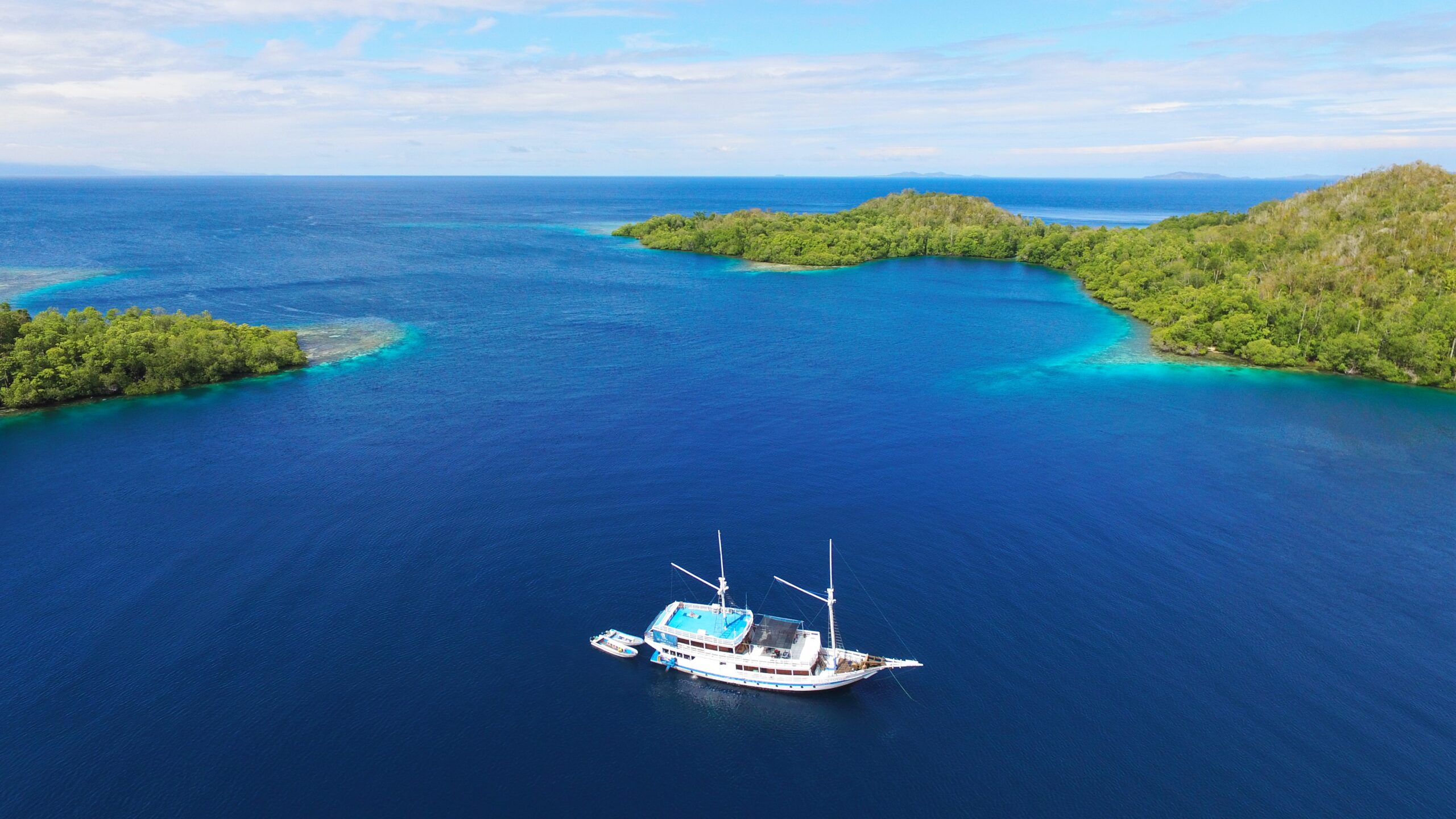 Full Boat Charter - Pearl of Papua